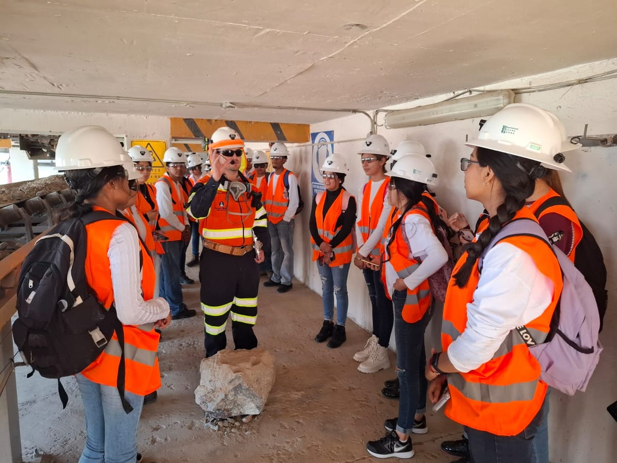 Invita Arian Silver a jóvenes del Cecyte Saucito a la Semana de la Minería